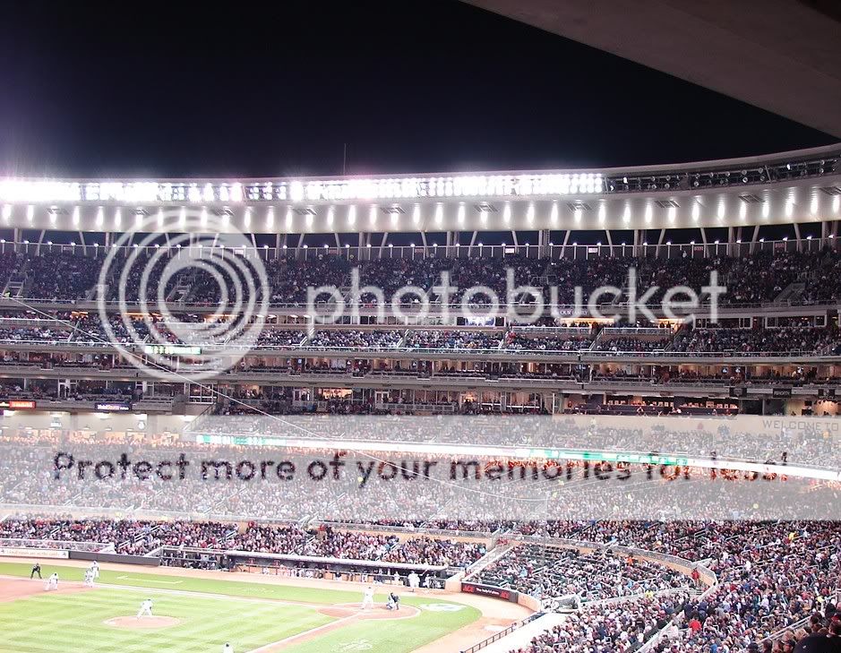 Outdoor Baseball at Night – Target Field | The Blogging Turtle